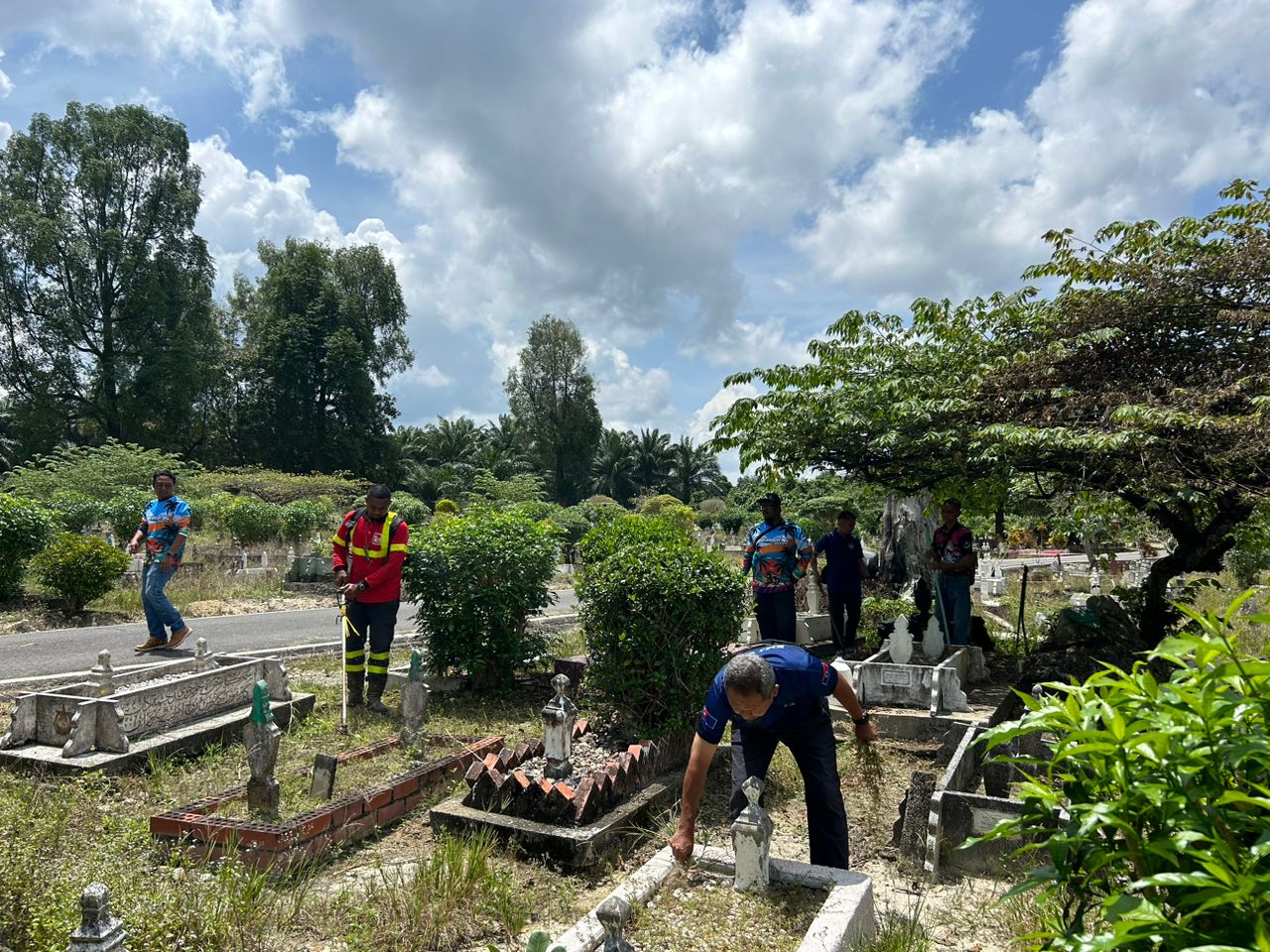 GERAK KERJA BERPASUKAN – PROGRAM CSR JKR JOHOR BAHRU: MEMBERSIHKAN ...