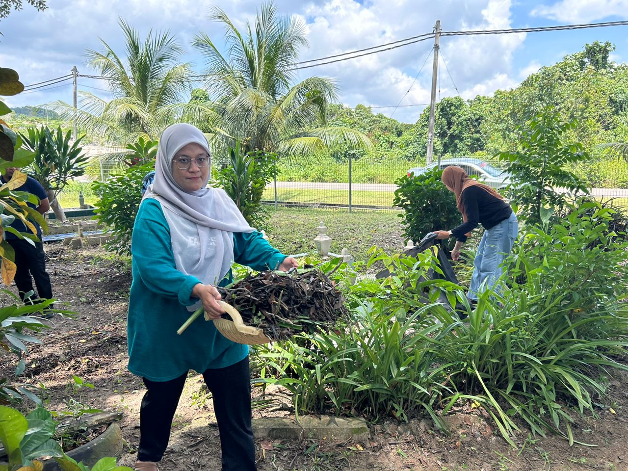GERAK KERJA BERPASUKAN – PROGRAM CSR JKR JOHOR BAHRU: MEMBERSIHKAN ...