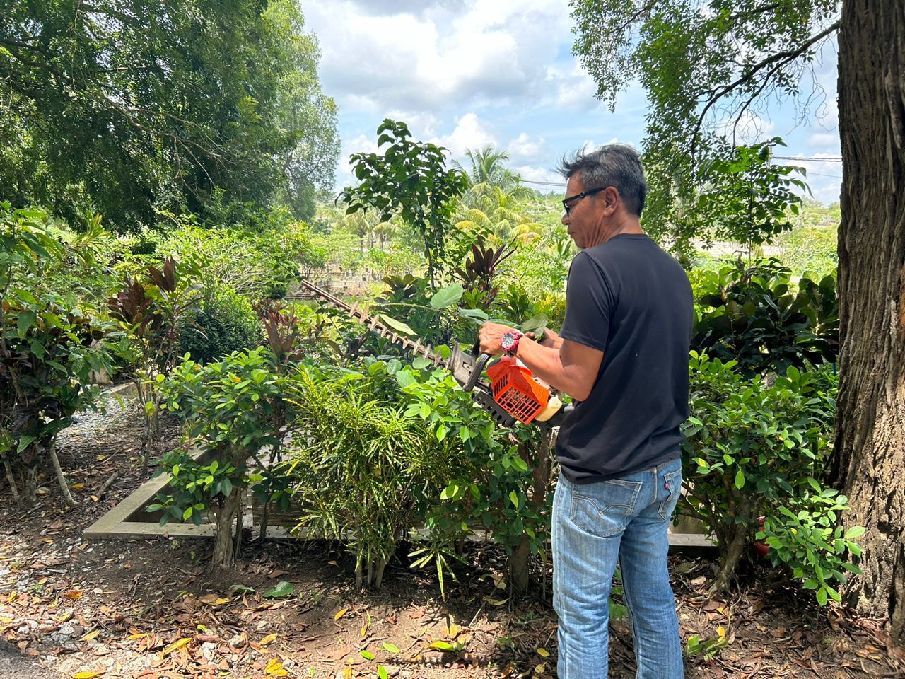 GERAK KERJA BERPASUKAN – PROGRAM CSR JKR JOHOR BAHRU: MEMBERSIHKAN ...